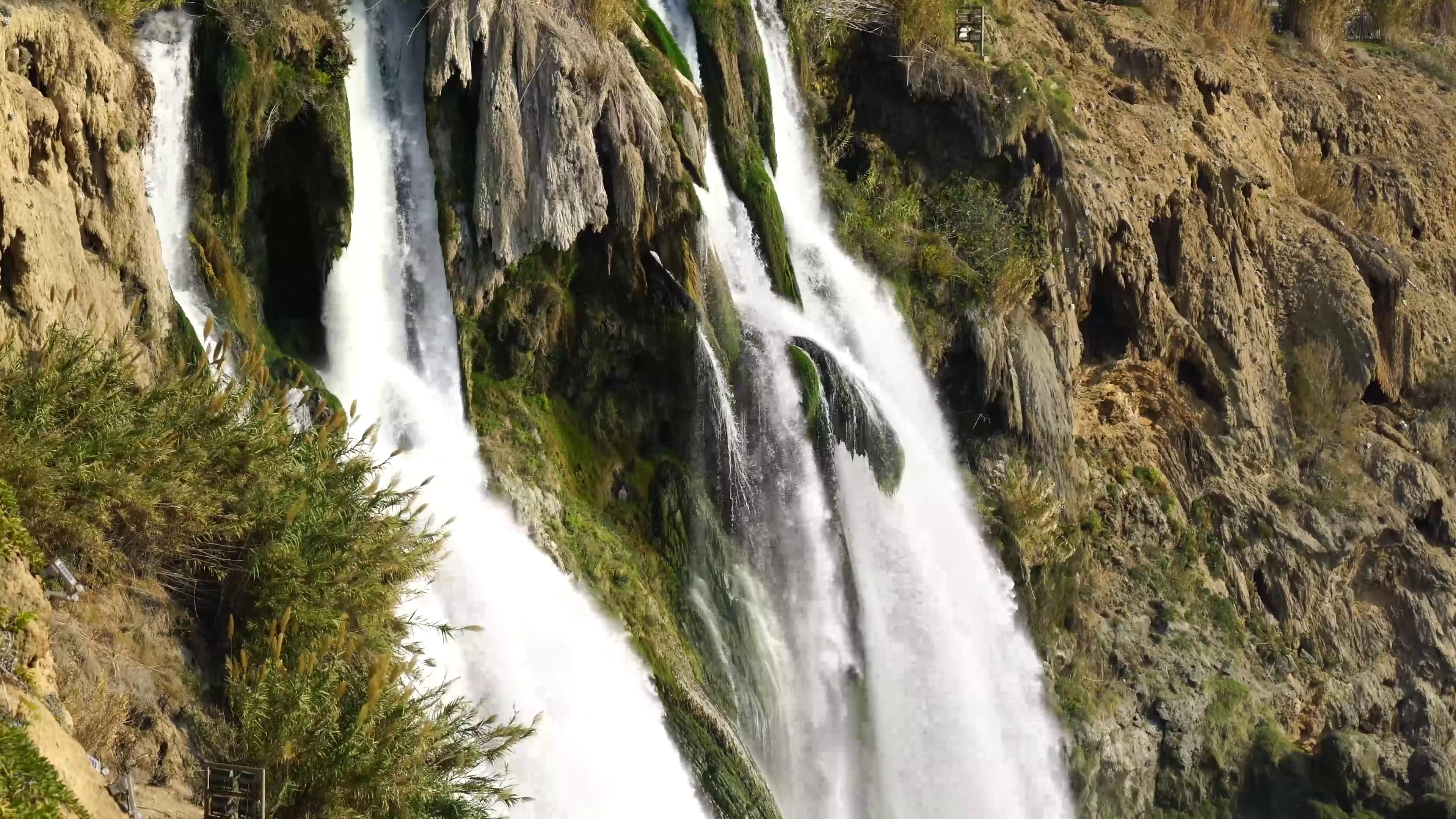 Cascading Waterfall Live Wallpaper